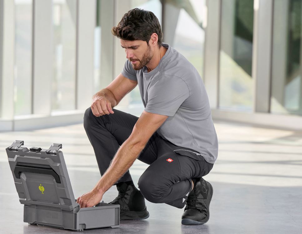 Multipocket-Hose e.s.ambition schwarz/platin | Strauss