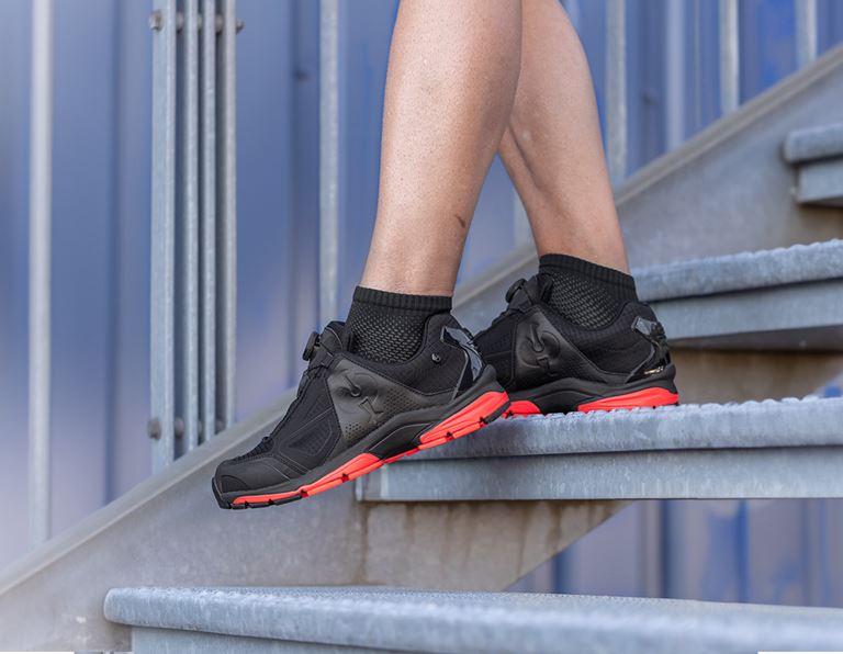 O2 Work shoes e.s. Minkar II black/high-vis red | Strauss